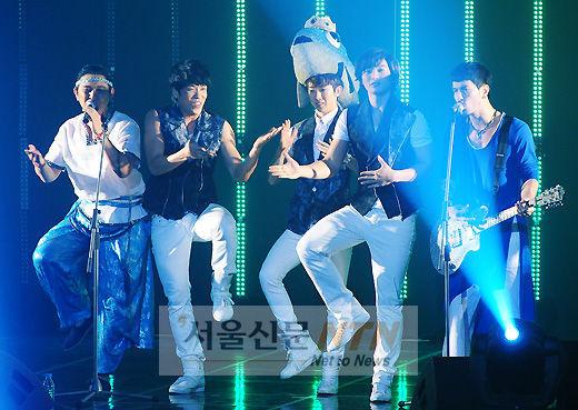 [NTN포토] 2AM·노라조, ‘함께하는 엽기무대’ | 나우뉴스