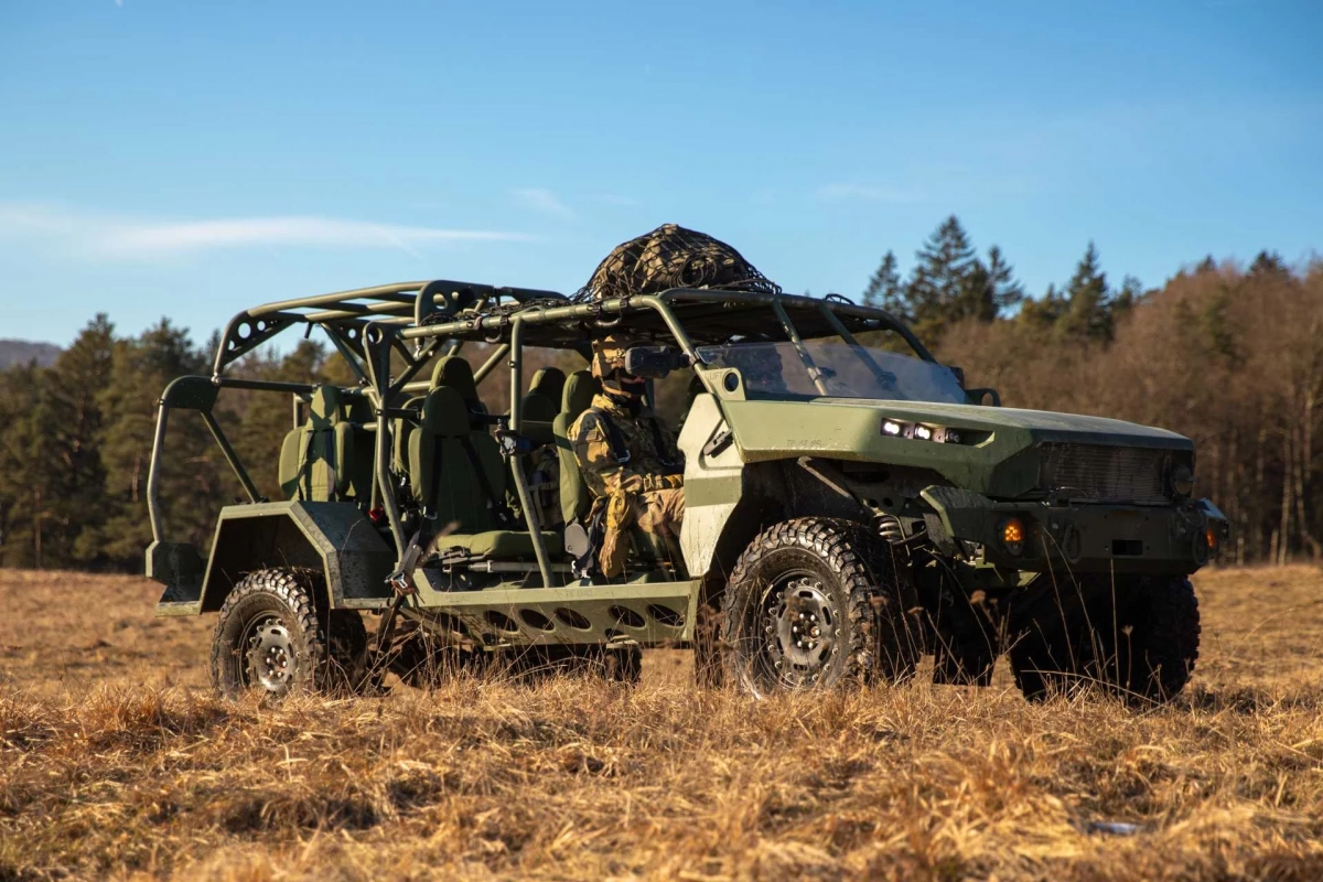 디시트렌드 : AI가 운전병 대체? 美육군, 병력수송차 무인화·로켓 발사기 시험